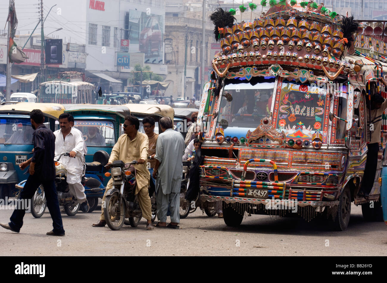 Street in Karachi, Pakistan Stock Photo - Alamy
