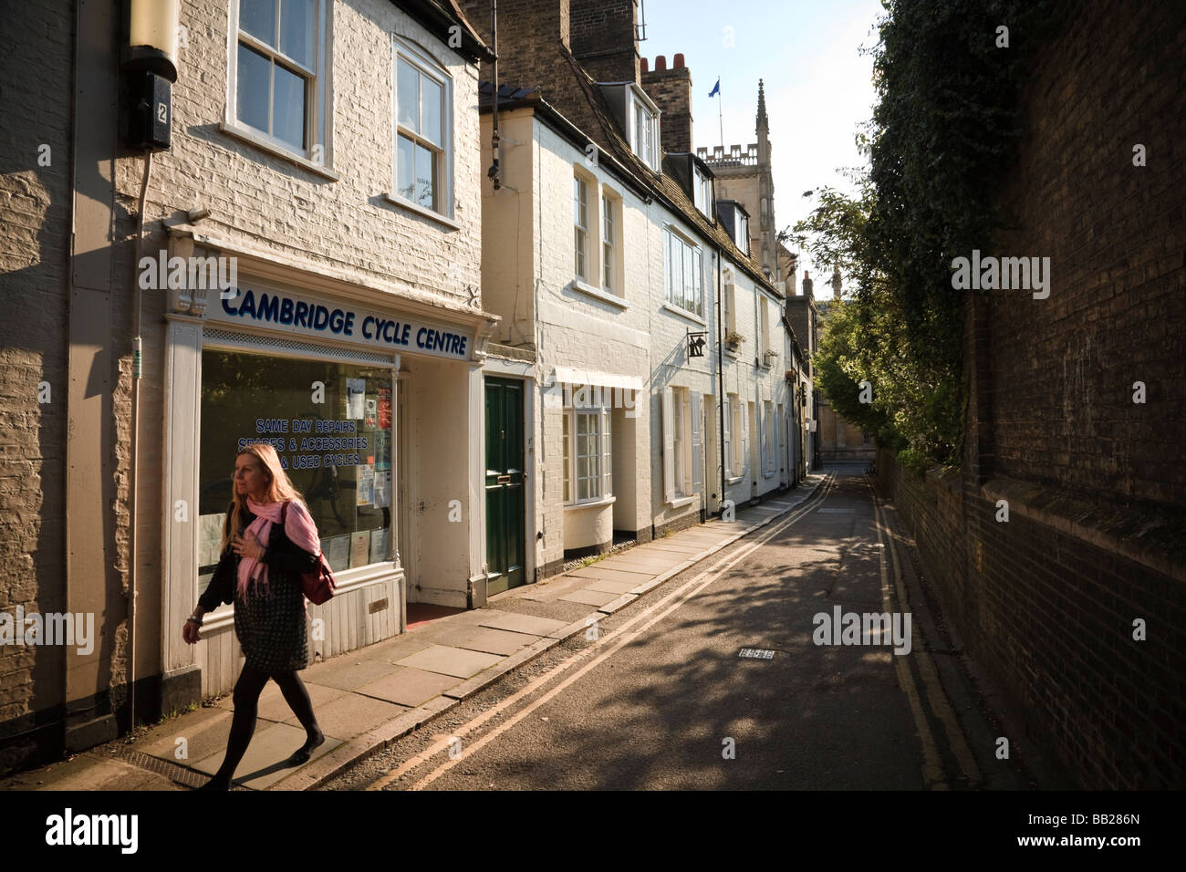 Cambridge cambridgeshire walking hi-res stock photography and images ...
