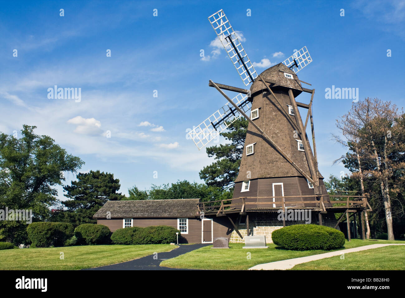Windmill in Elmhurst Mt Emblem cemetery Stock Photo - Alamy