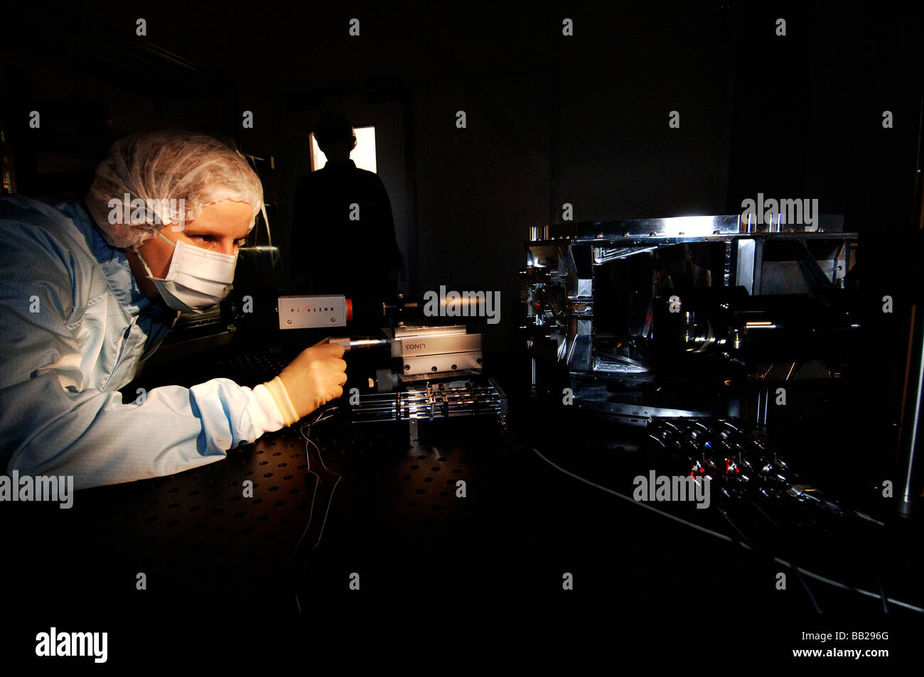Researcher in laboratory mirror hi-res stock photography and images - Alamy