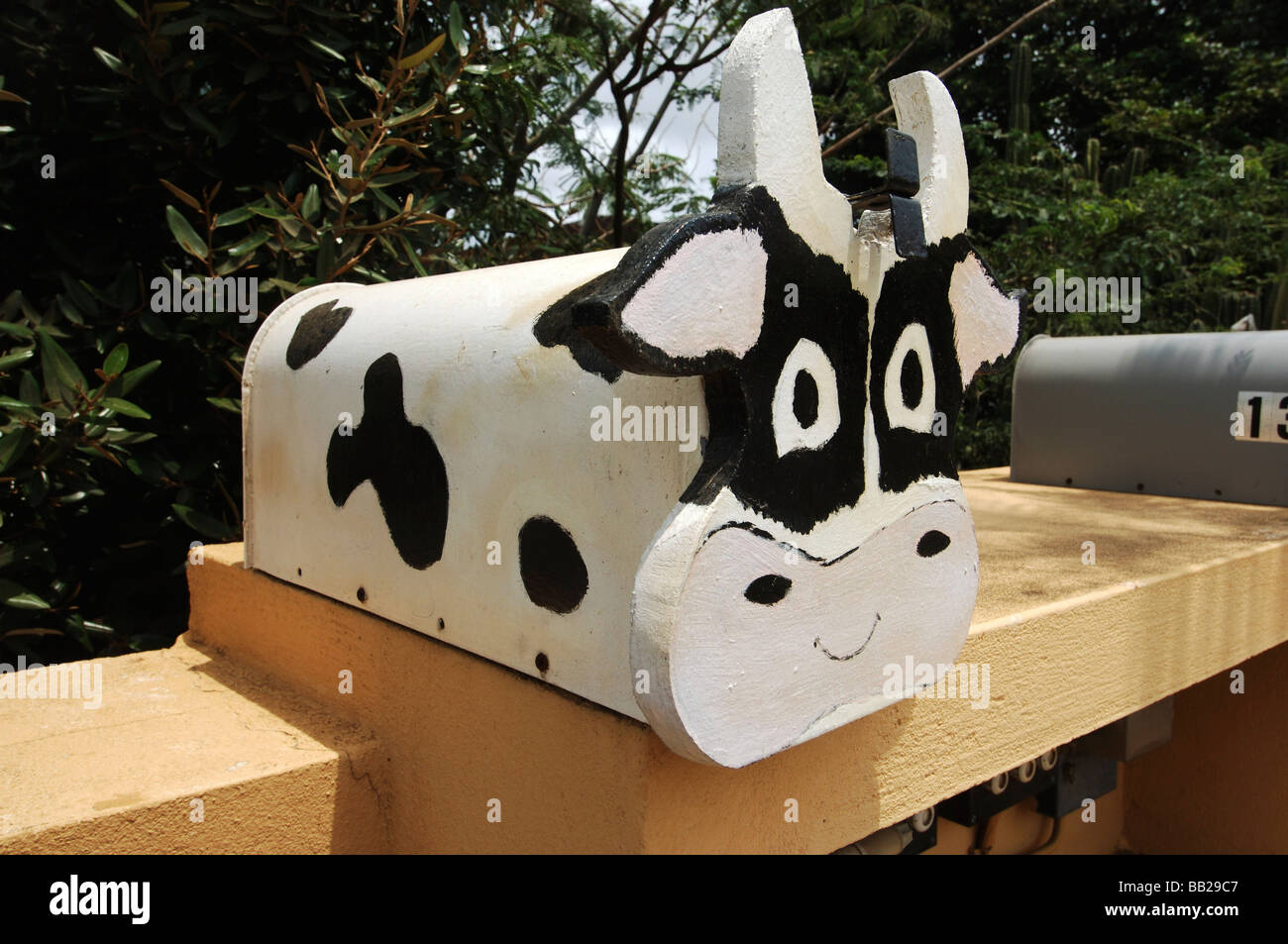 Cow mailbox hi-res stock photography and images - Alamy