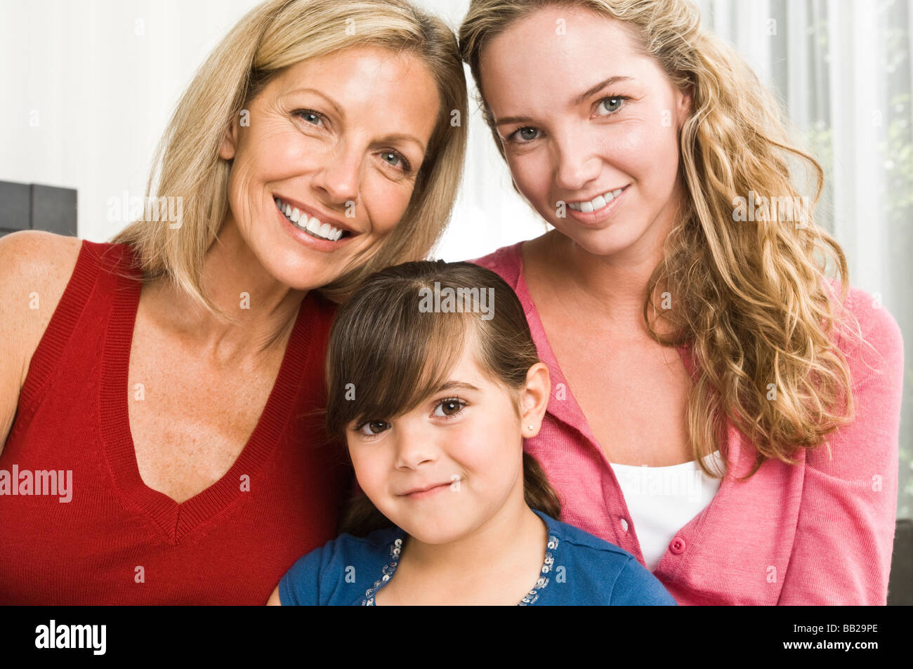 Portrait of a family smiling Stock Photo - Alamy