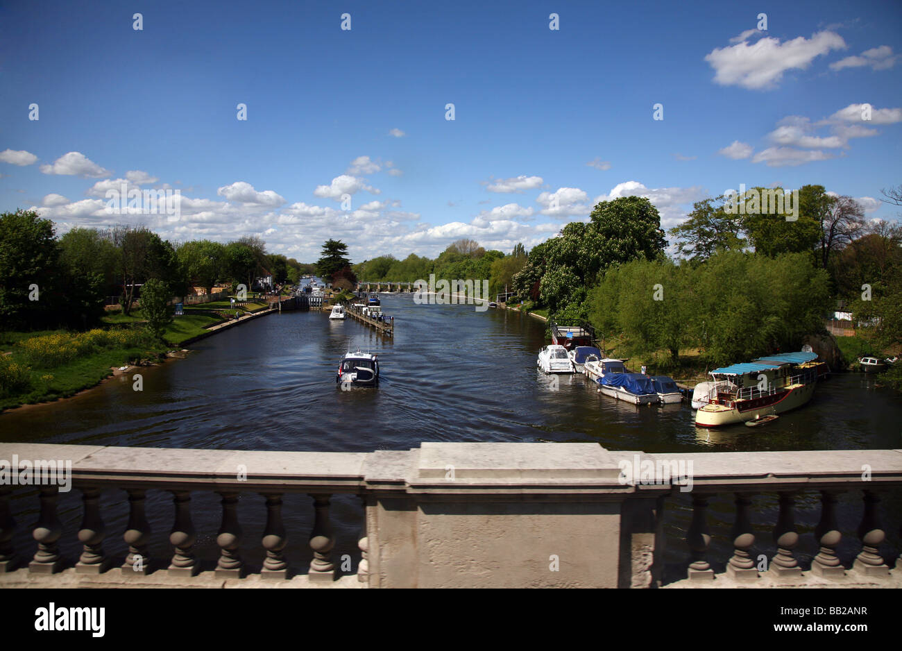 The River Thames at Runnymead, historic site of the Magna Carta signing ...