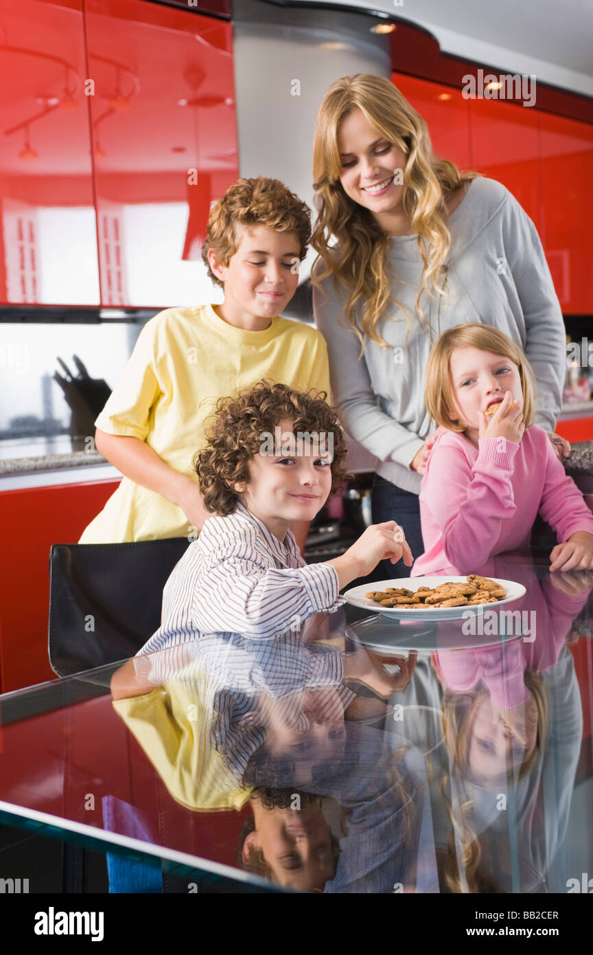 Children sharing cookie hi-res stock photography and images - Alamy