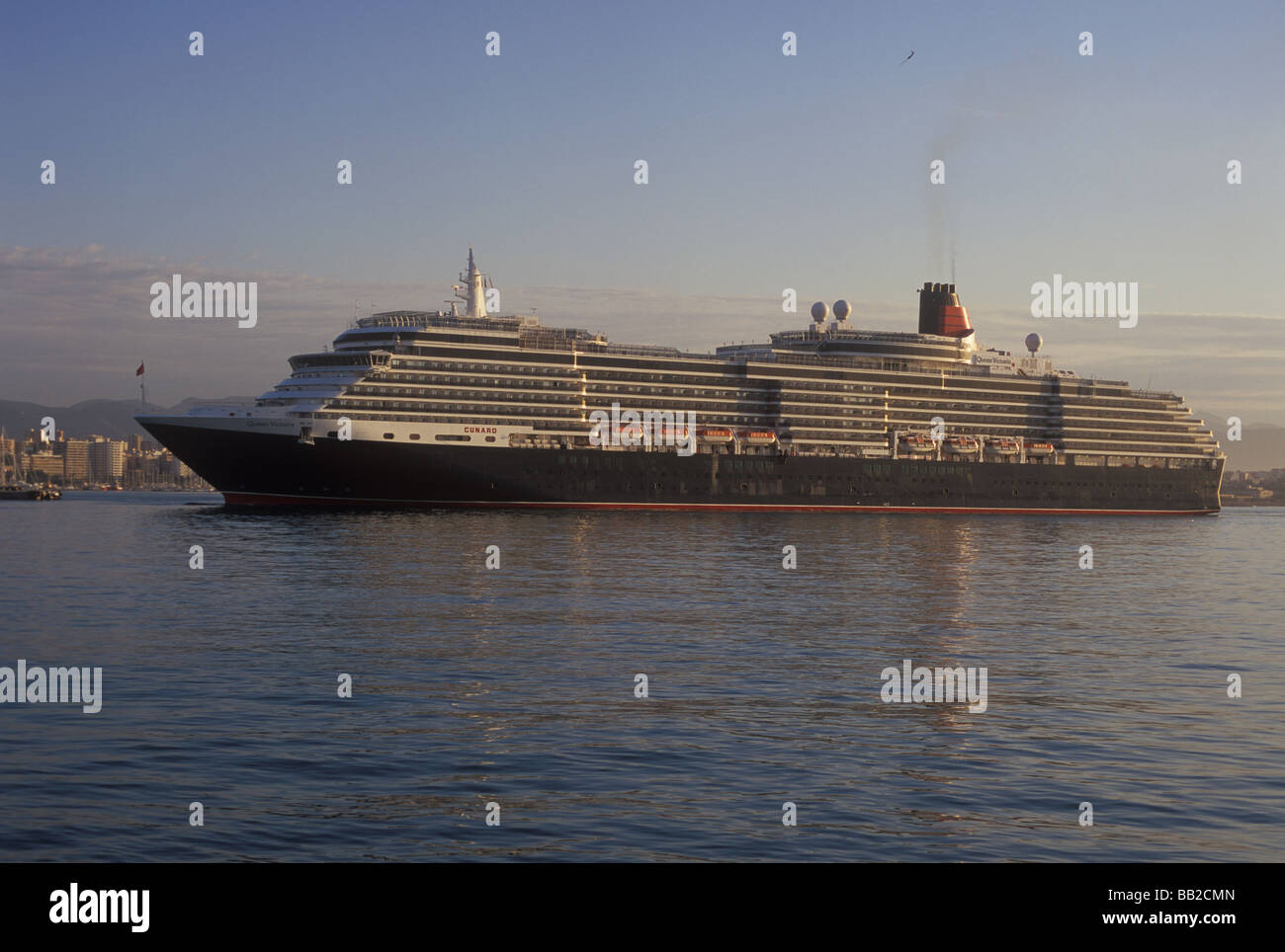 Cunard Line Cruise Ship Queen Victoria entering the Port of Palma de ...