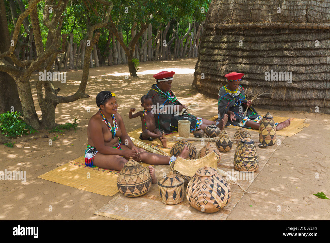 Zulu women making straw baskets, KwaZulu Natal, "South Africa Stock ...