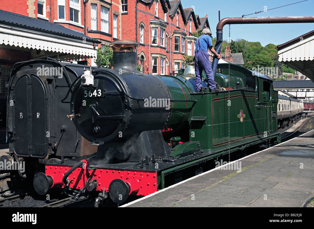 Steam train north wales hi-res stock photography and images - Alamy