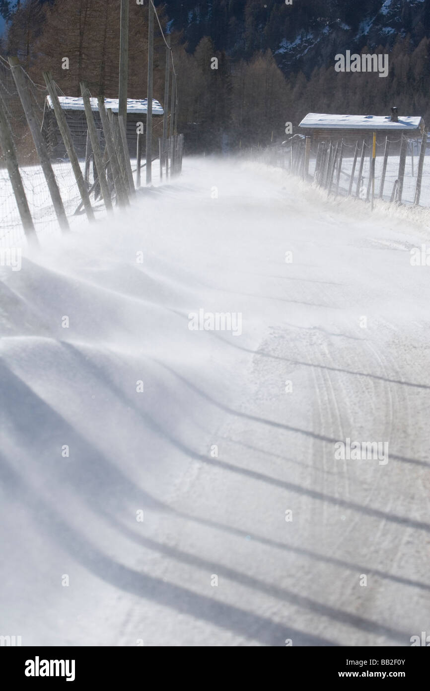 Blowing snow across road hi-res stock photography and images - Alamy