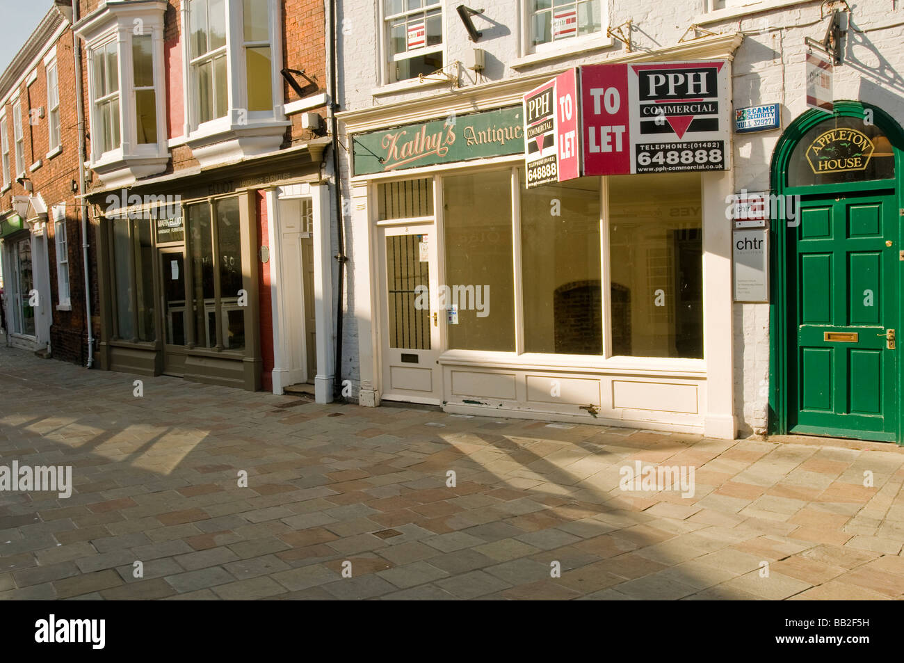 Empty retail units shop shops hi-res stock photography and images - Alamy