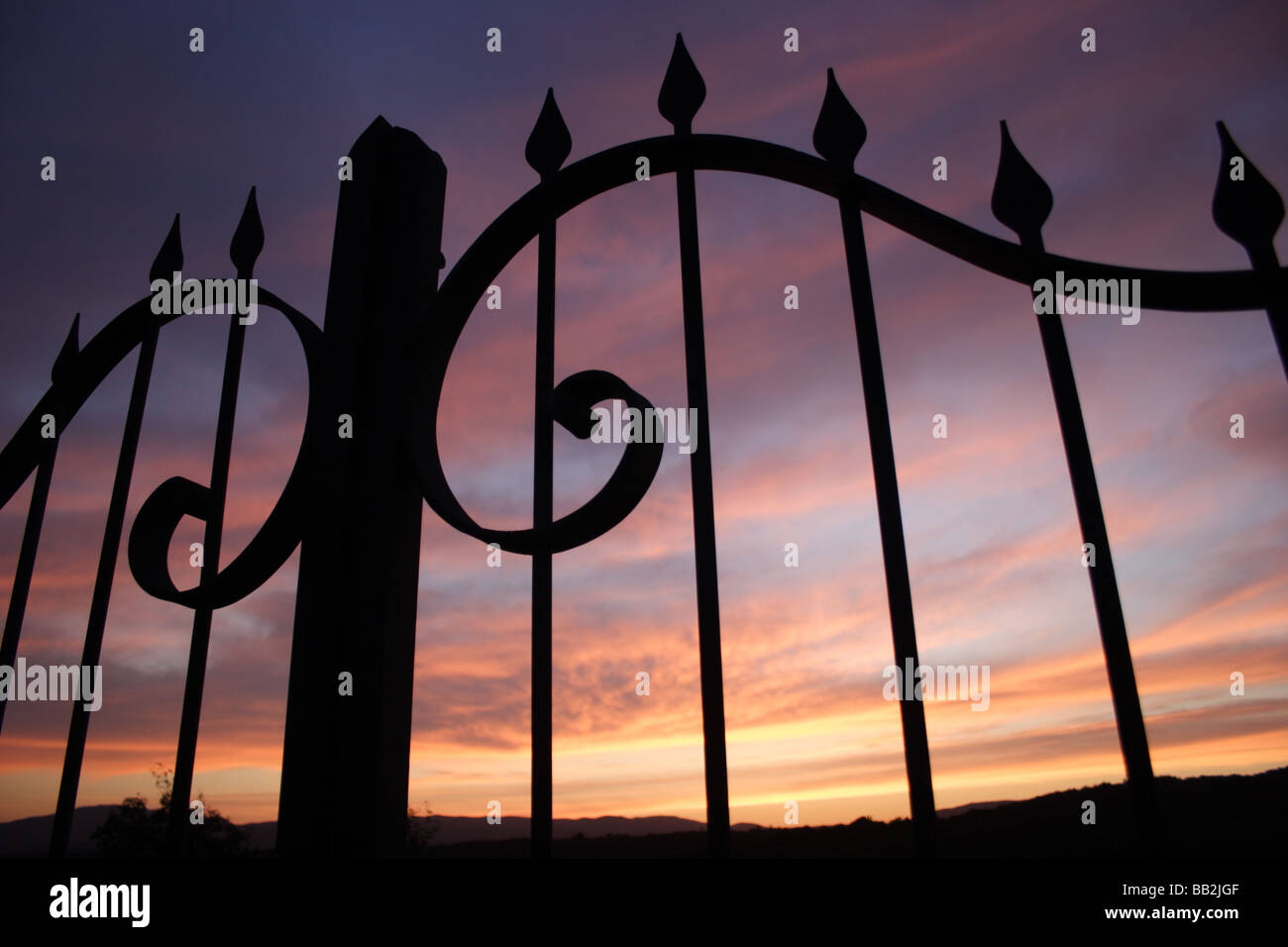 Tuscany: Sunset and gate 2 Stock Photo - Alamy