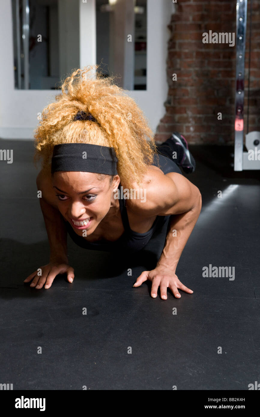 fit girl doing pushups Stock Photo - Alamy