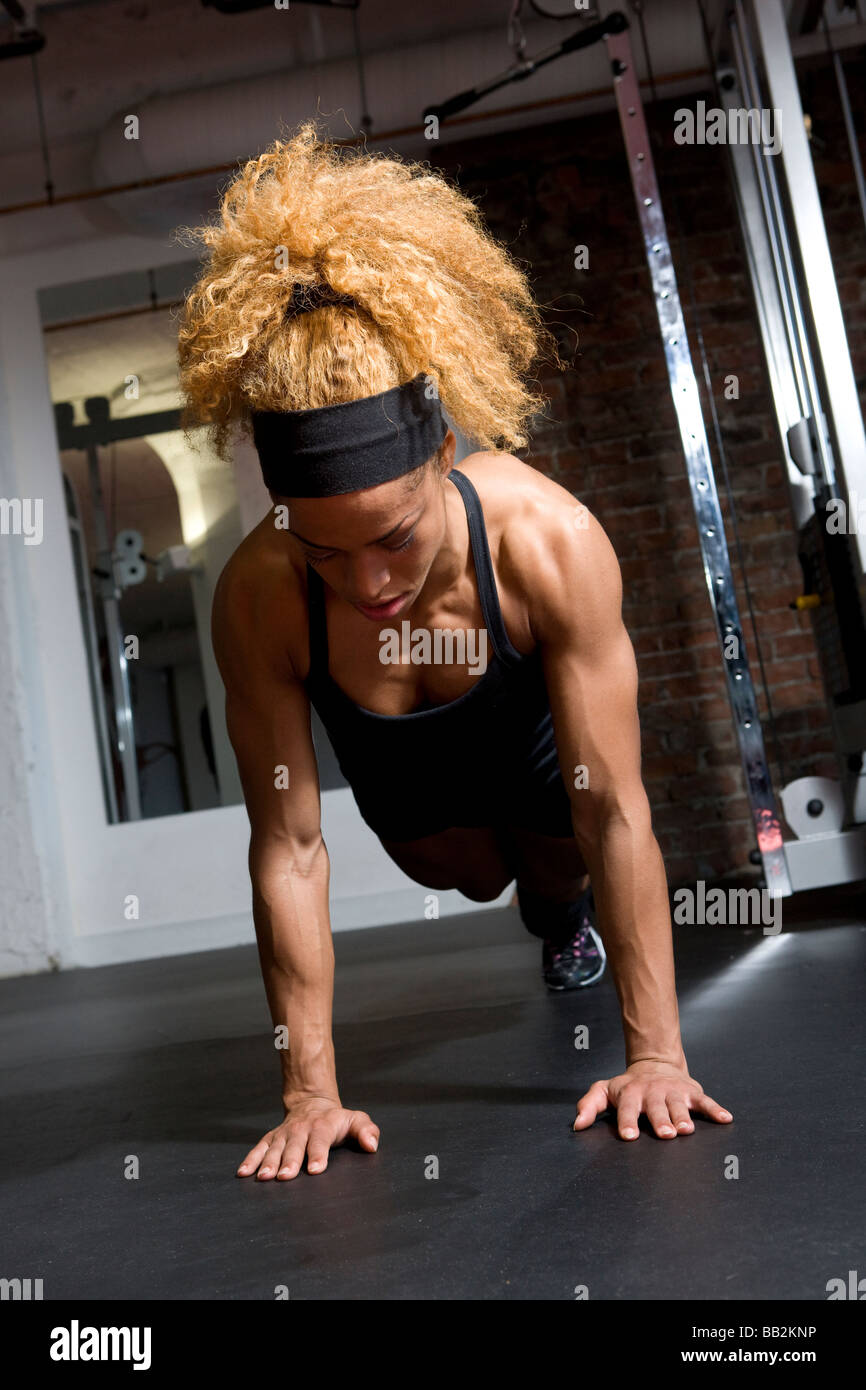 fit girl doing pushups Stock Photo - Alamy