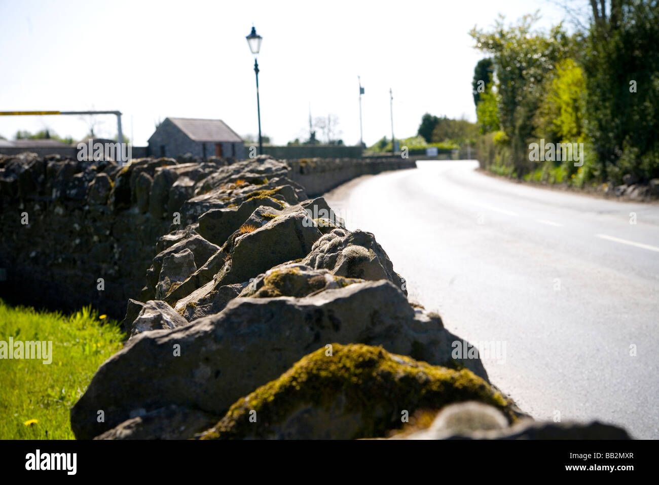 Stone wall along road hi-res stock photography and images - Alamy