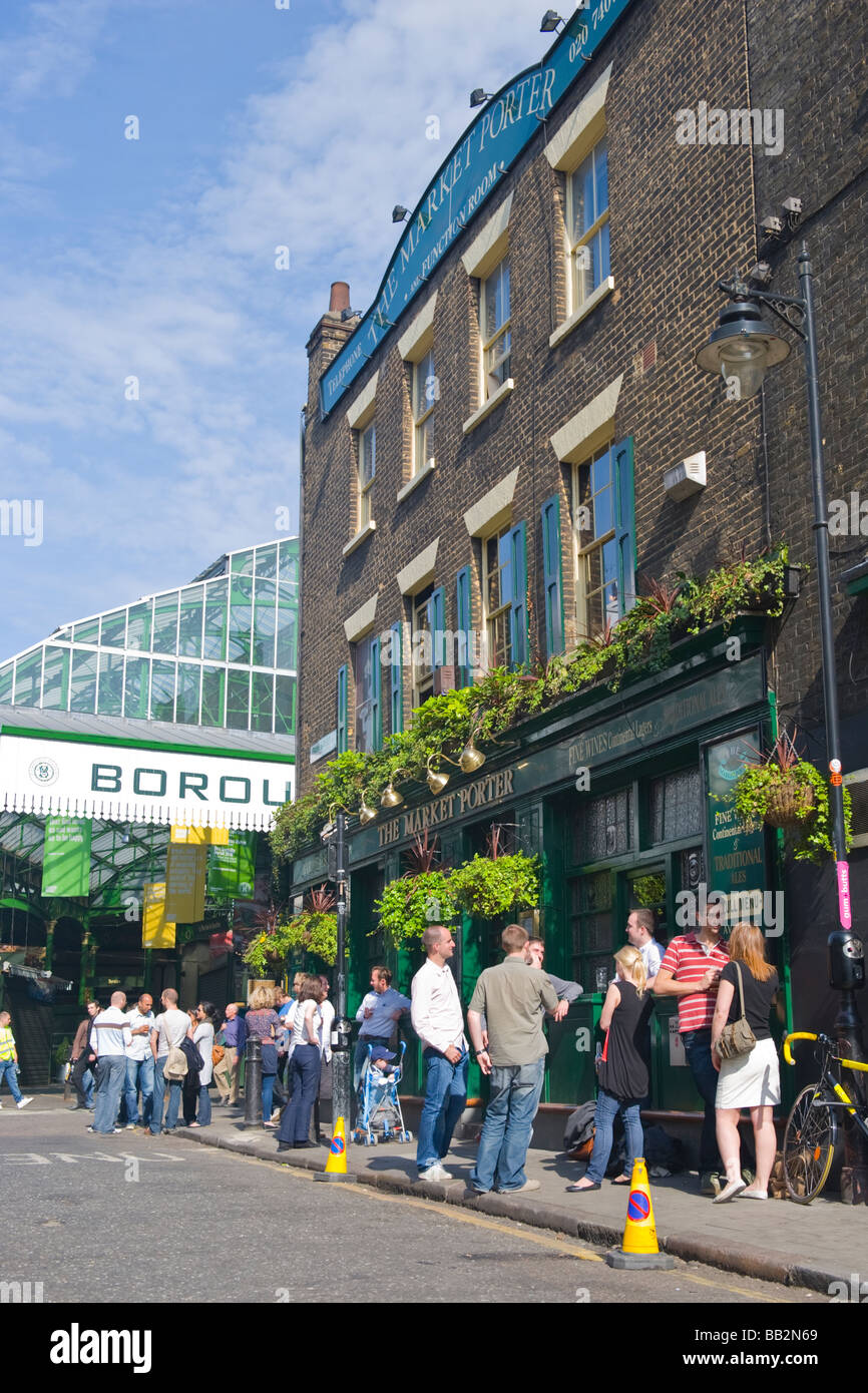 London Borough Market exterior of The Market Porter pub public house ...