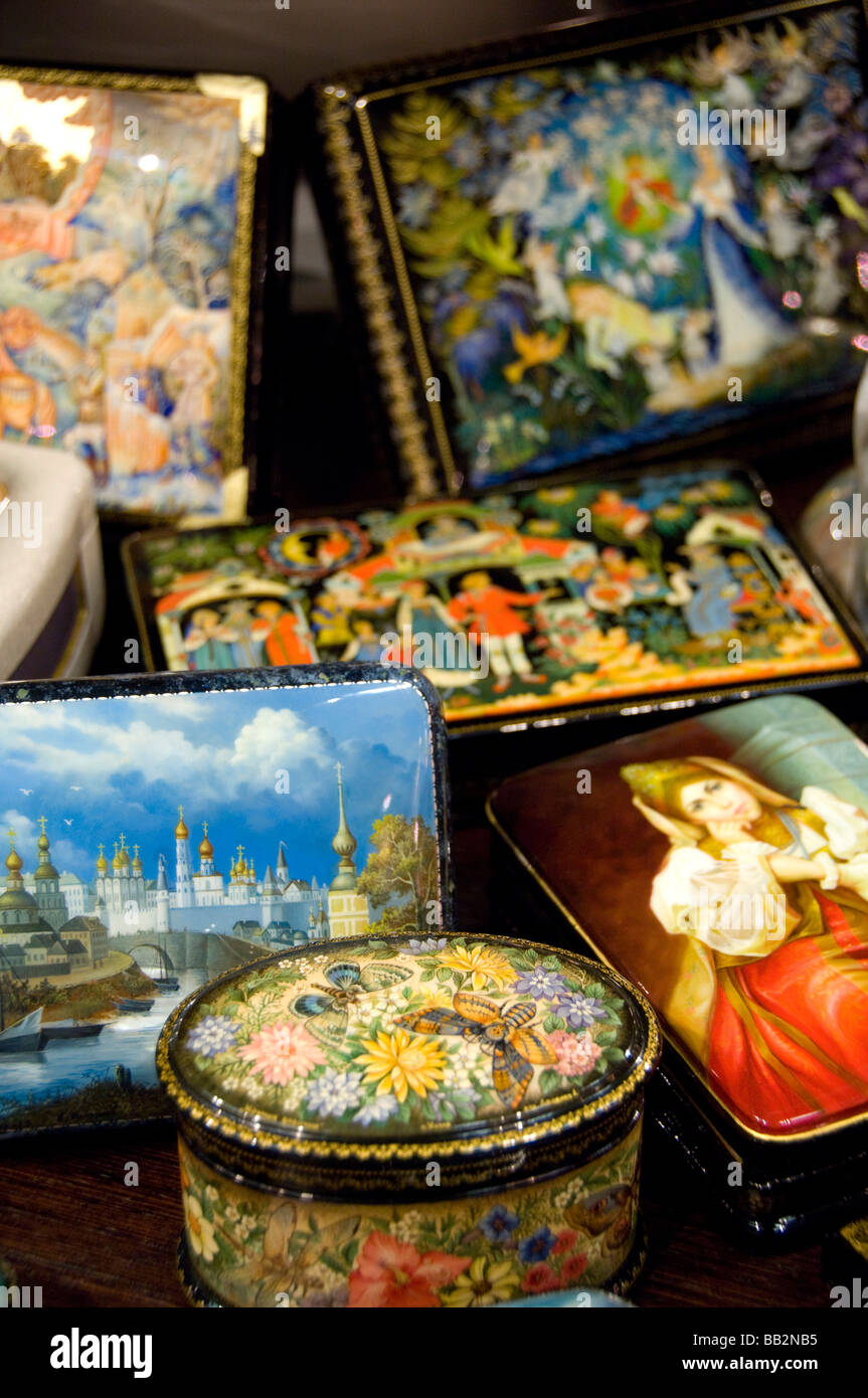 000 gift boxes hi-res stock photography and images - Alamy