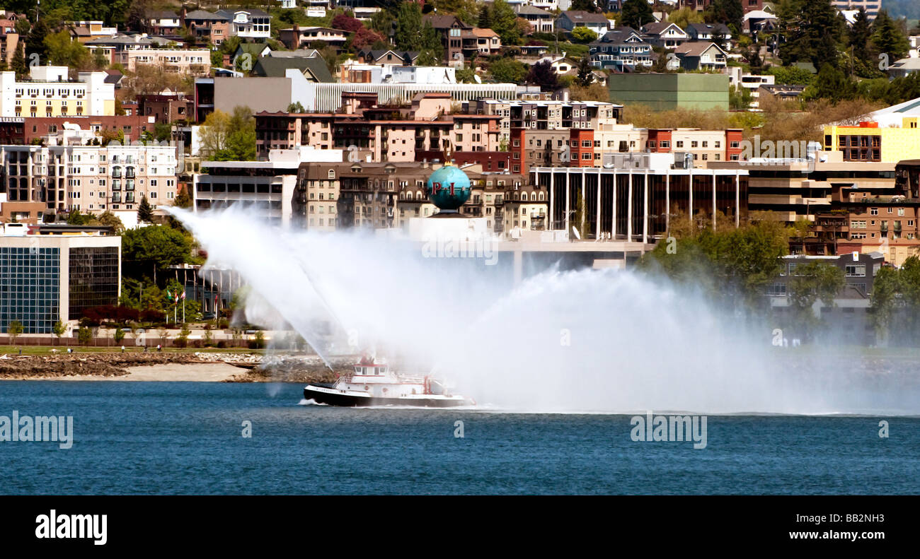 Fire boat hi-res stock photography and images - Alamy