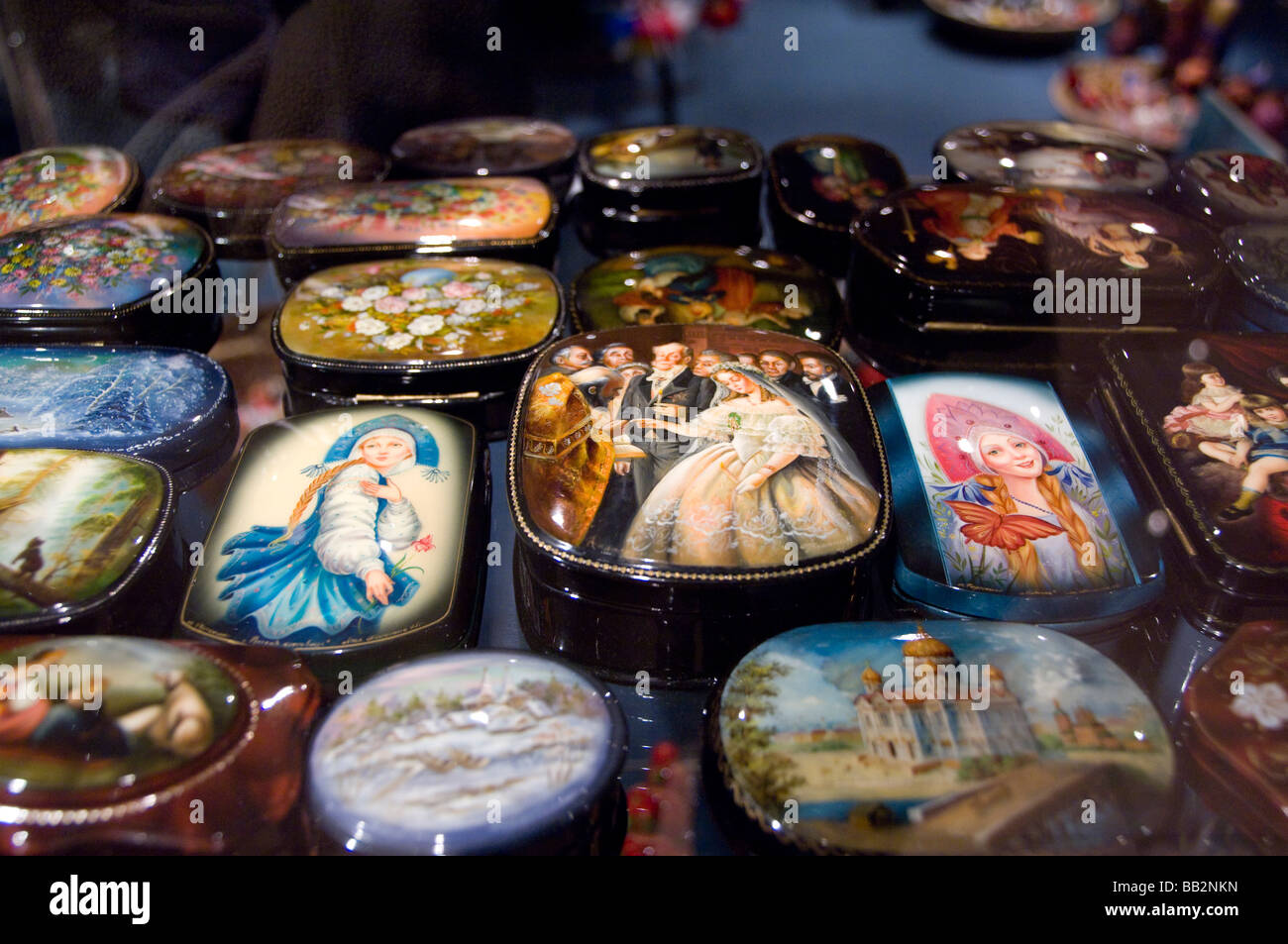 Russia: Traditional painted Russian black lacquer boxes Stock Photo - Alamy