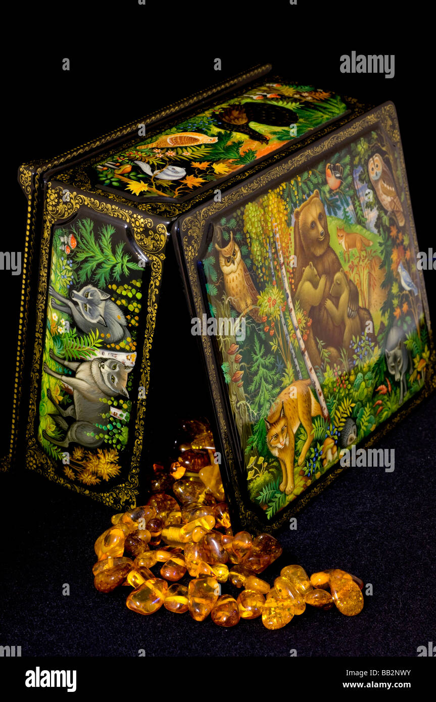Russia Russian handicrafts. High quality painted lacquer box showing ...
