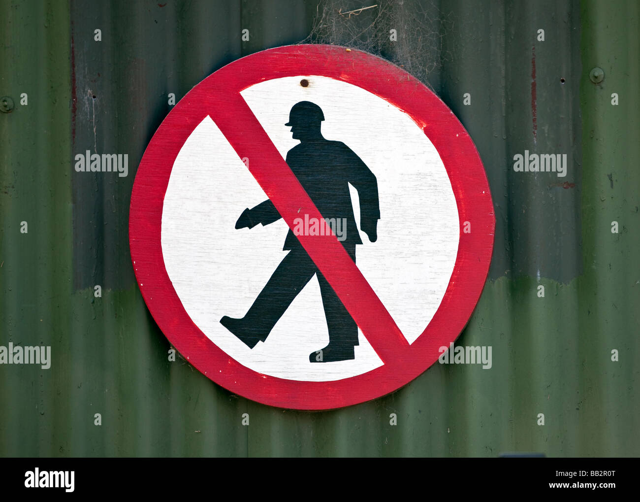 Red circular no entry sign hi-res stock photography and images - Alamy