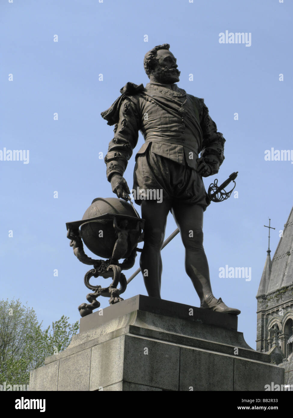 Bronze Statue of Sir Francis Drake in Tavistock Devon Stock Photo - Alamy