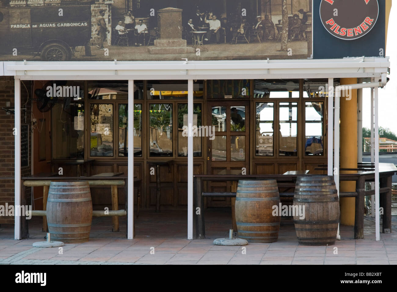 Bar pub saloon hi-res stock photography and images - Alamy