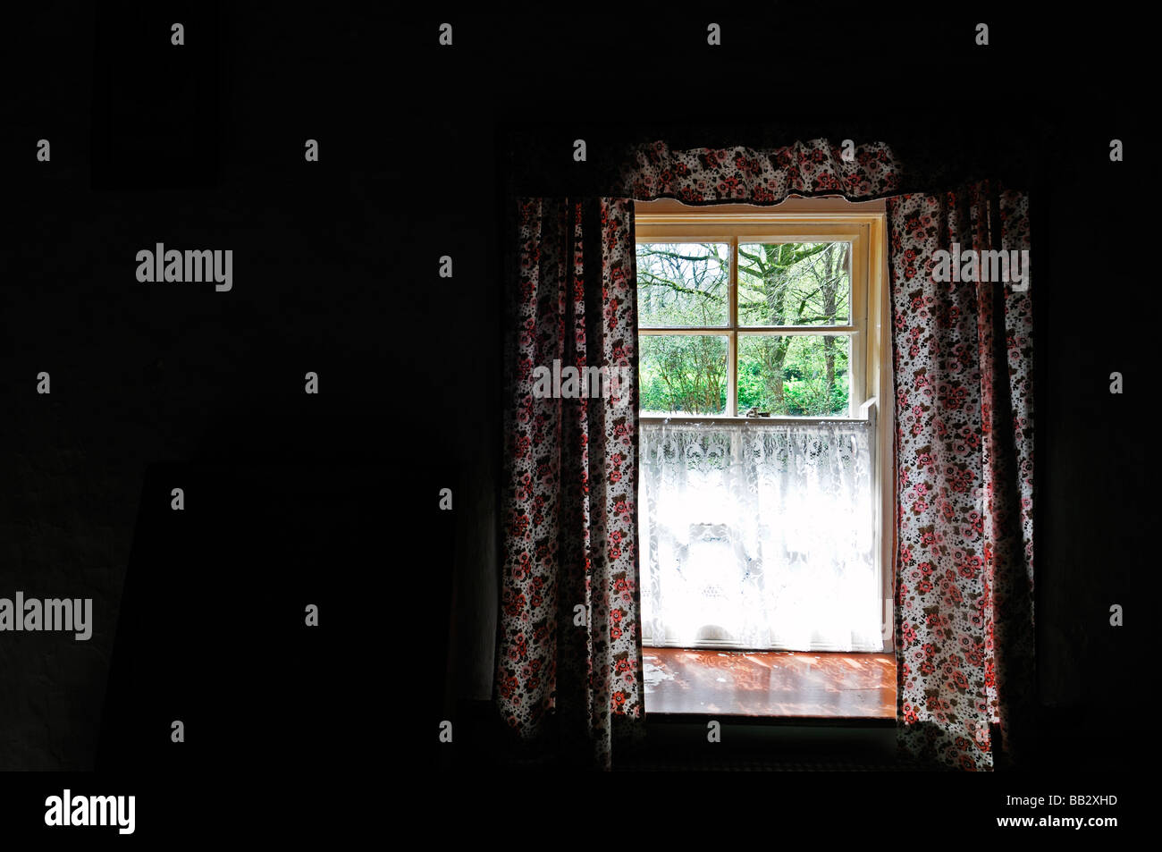 Cottage window view out hi-res stock photography and images - Alamy