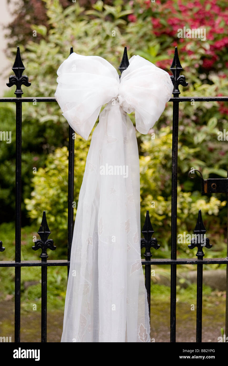 White wedding ribbon hi-res stock photography and images - Alamy