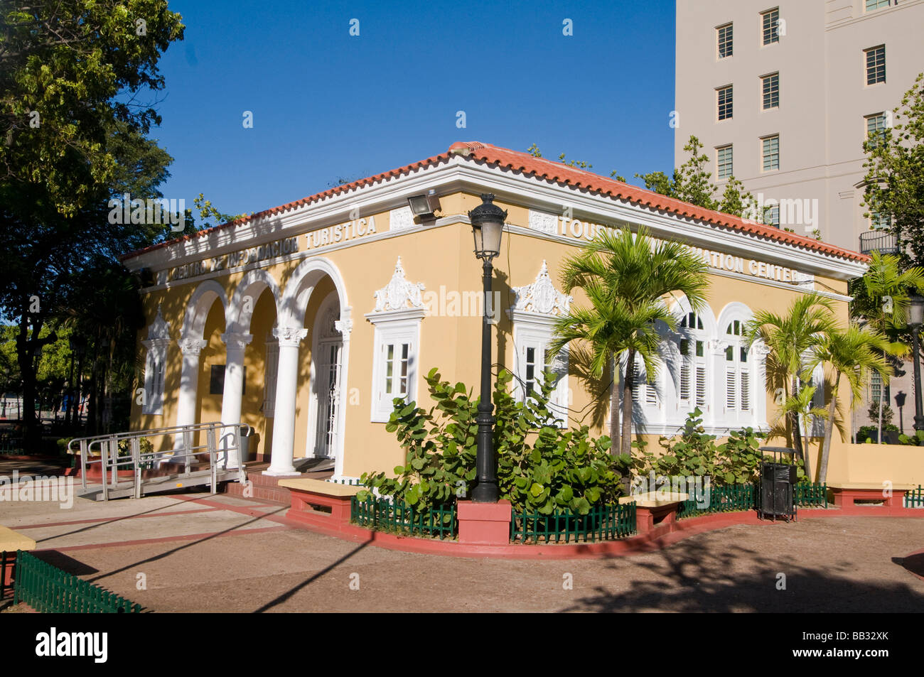 Tourist office caribbean tropical hi-res stock photography and images ...