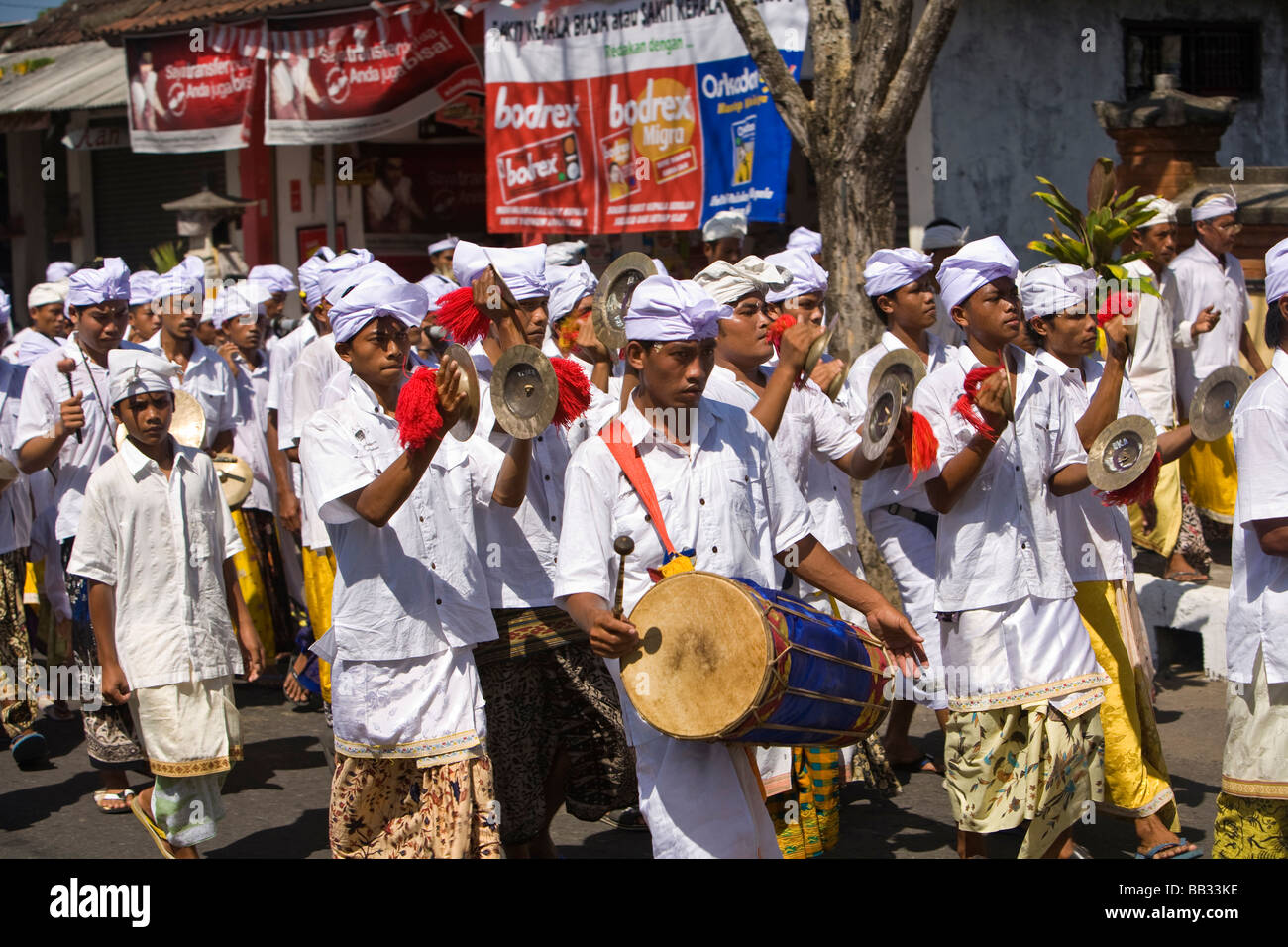 INDONESIA, Bali Province, Amlapura. Funeral Procession Stock Photo - Alamy