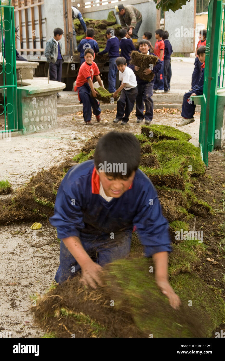 South America, Ecuador, Lasso, school children doing community service ...