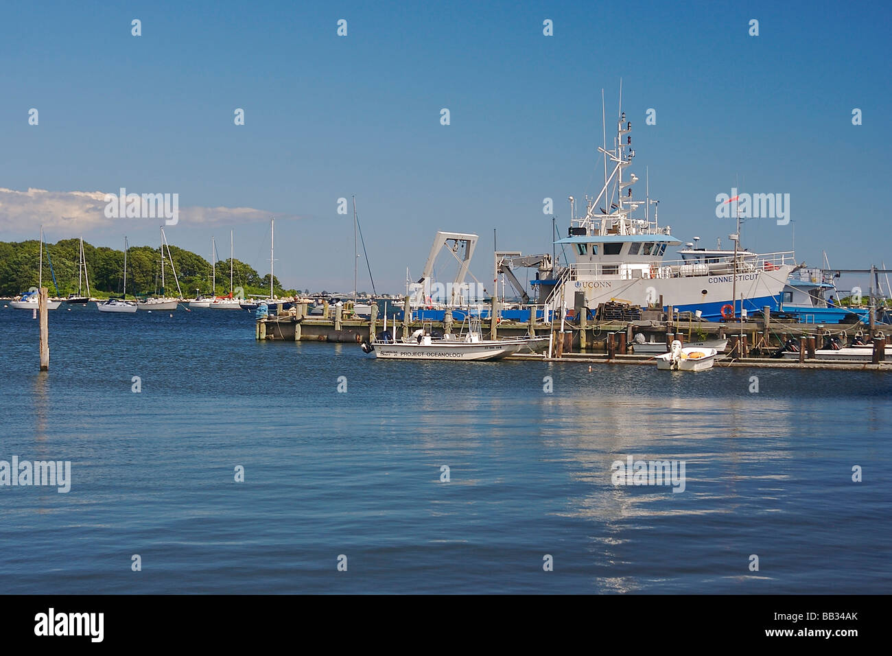 University of connecticut campus uconn hi-res stock photography and ...