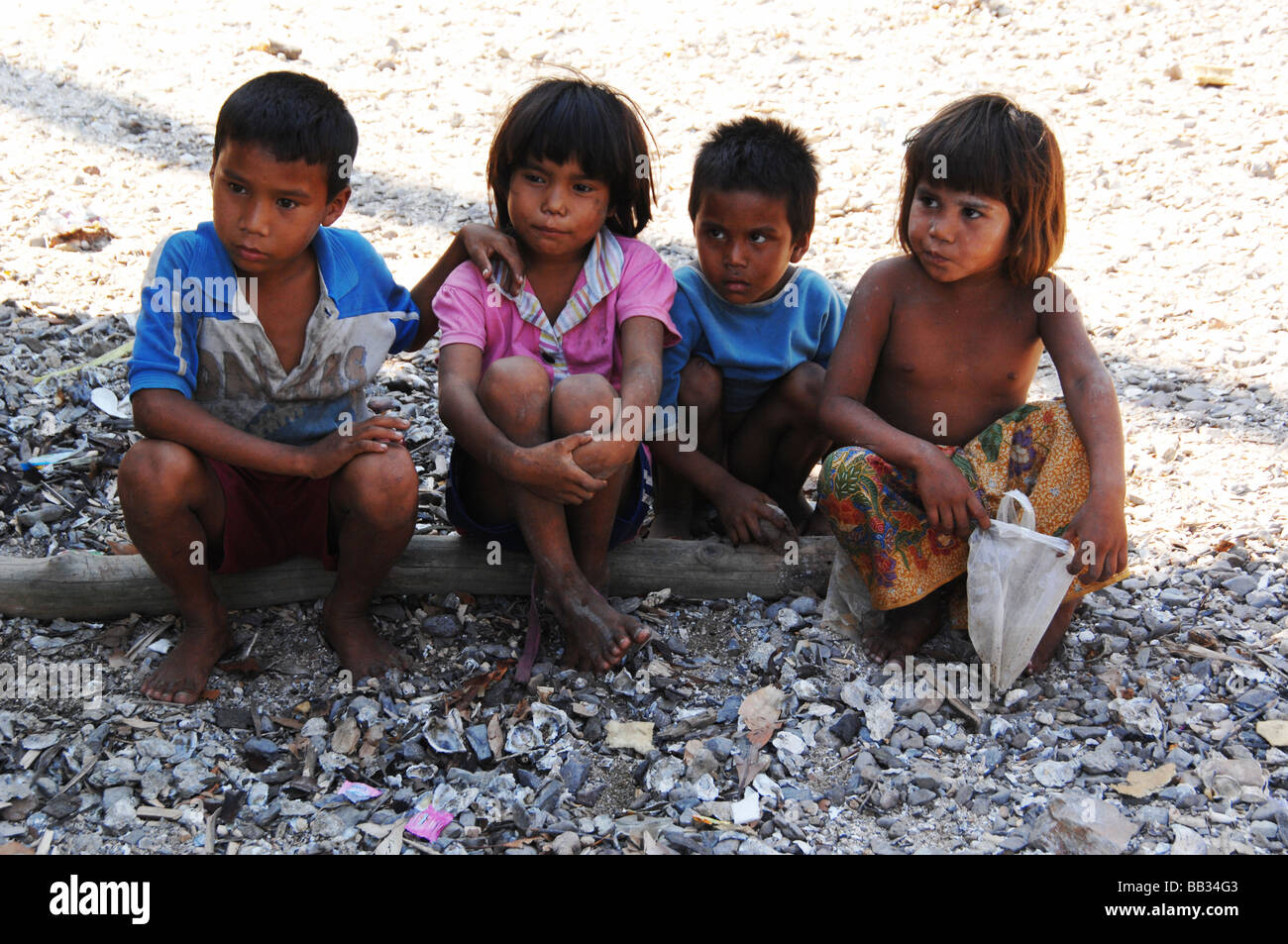 moken kids at koh lhao, ranong, southern thailand Stock Photo - Alamy
