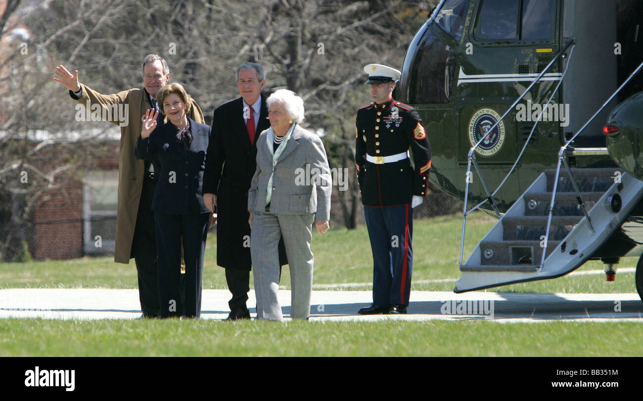 President George W.Bush & First Lady Laura Bush & President H.W. Bush ...