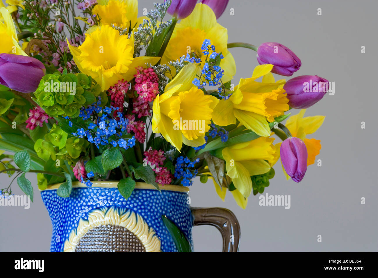 Spring flower bouquet in vase Stock Photo - Alamy