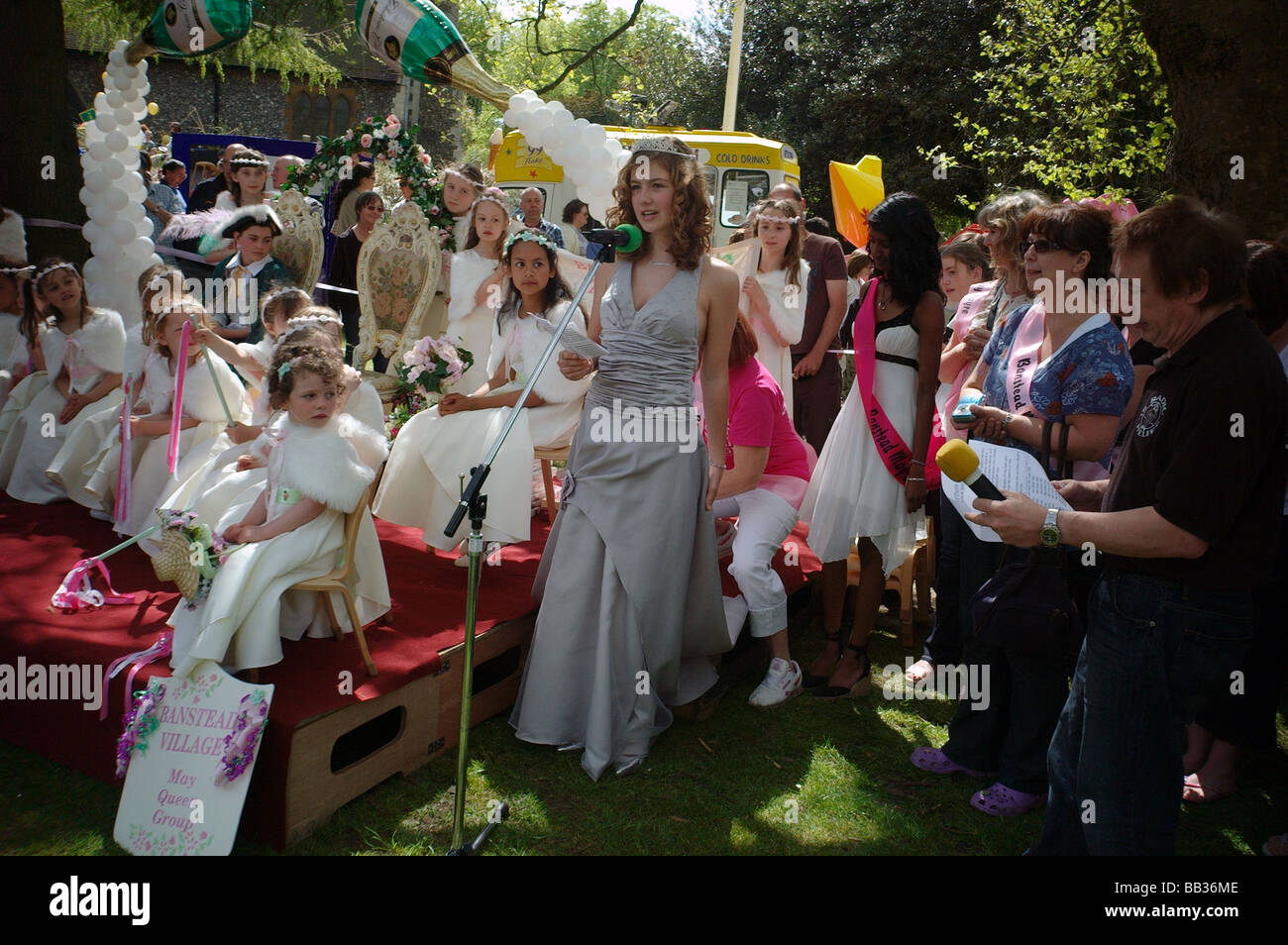 May queen uk hi-res stock photography and images - Alamy