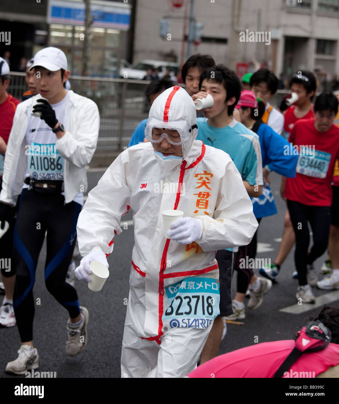 Funny marathon runners in costumes hi-res stock photography and images ...