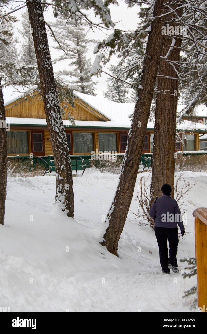 Canada traditional log cabin structure hi-res stock photography and ...