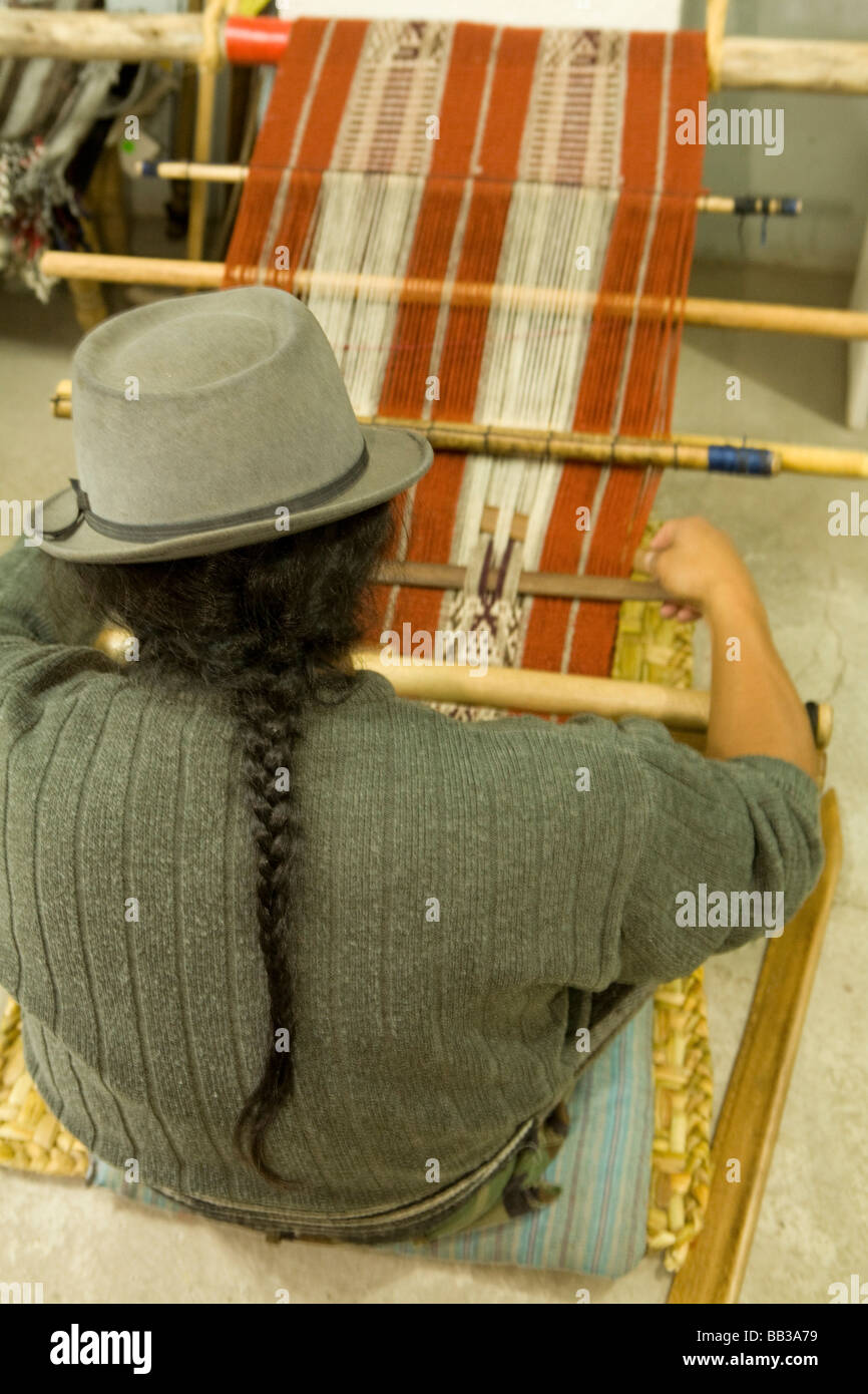 Man weaving otavalo ecuador hi-res stock photography and images - Alamy