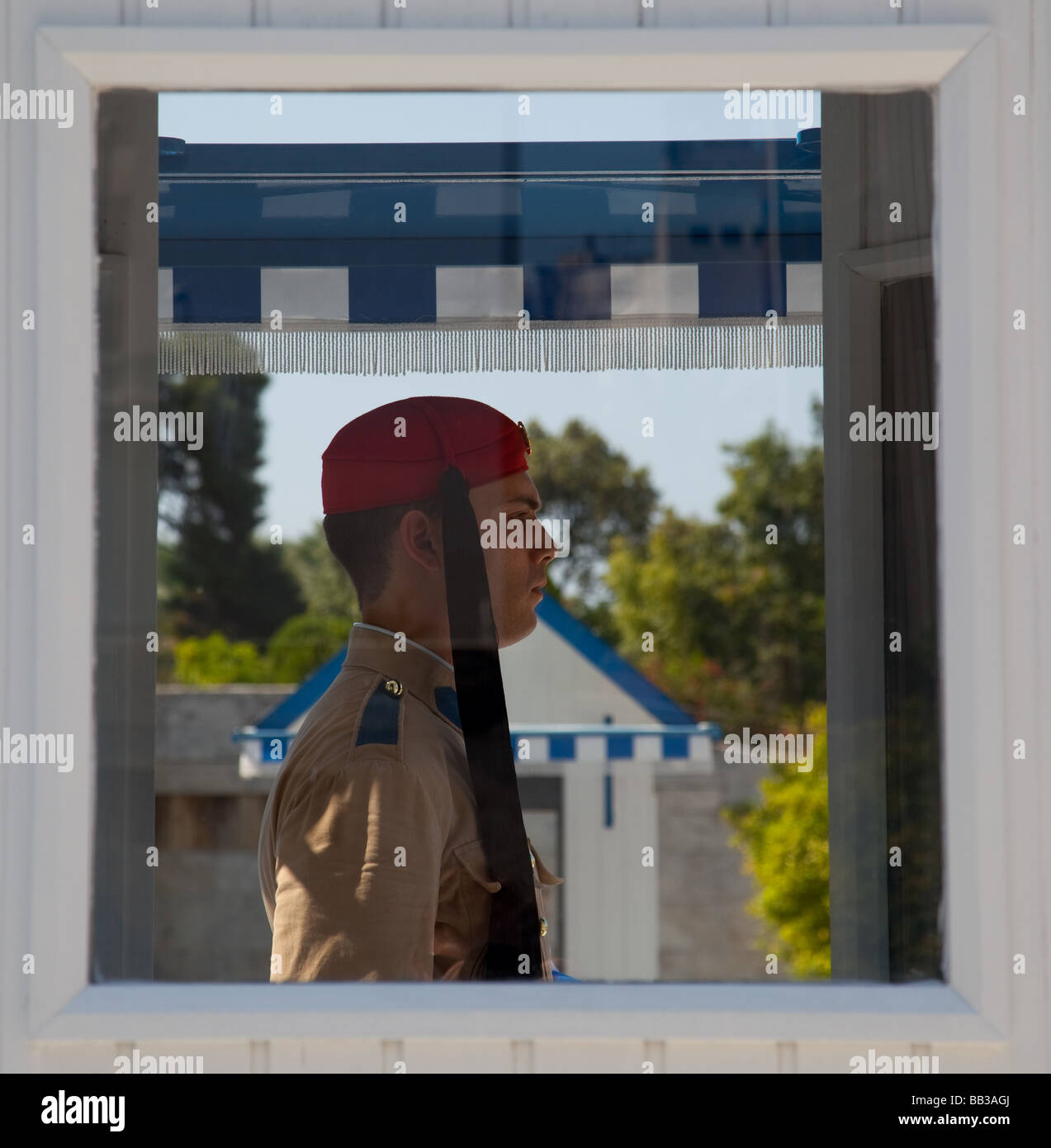 Evzones of the presidential guard hi-res stock photography and images ...