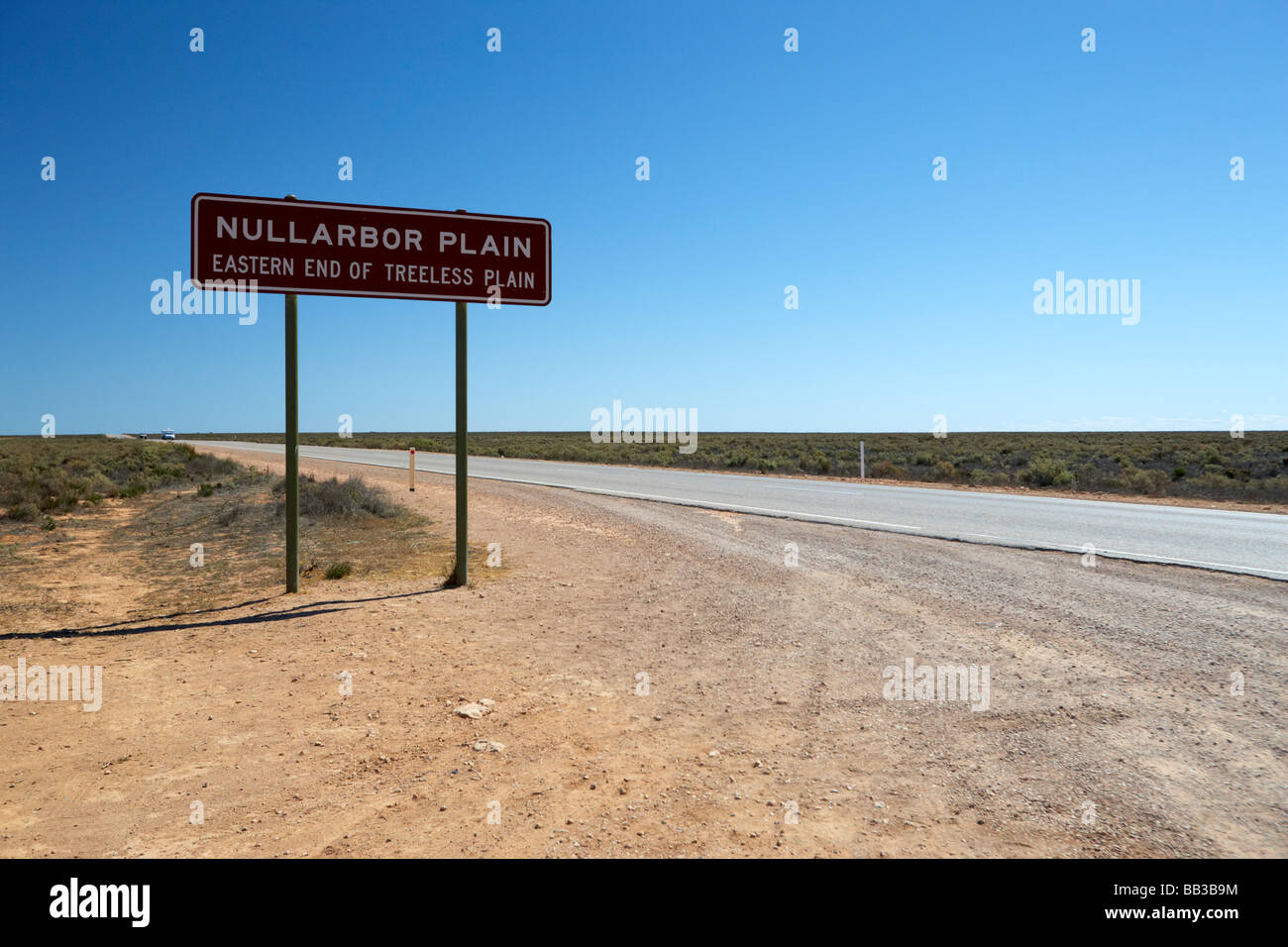 Warning sign by eyre highway hi-res stock photography and images - Alamy
