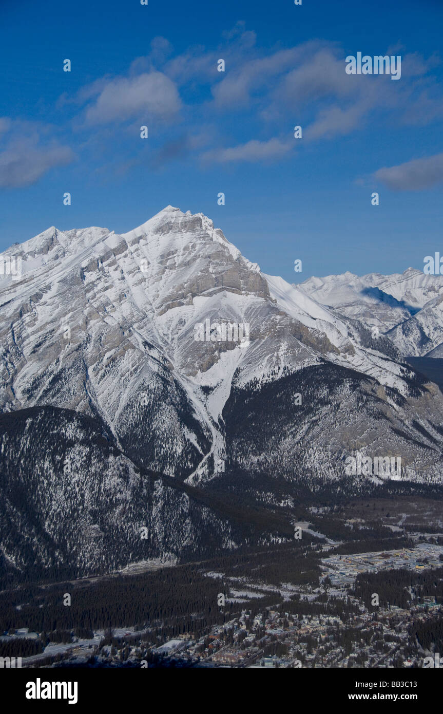 Picturesque mountain town banff canada hi-res stock photography and ...