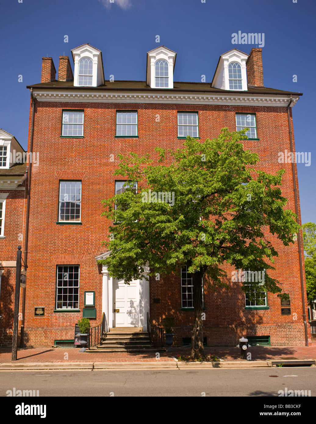Historic tavern alexandria hi-res stock photography and images - Alamy