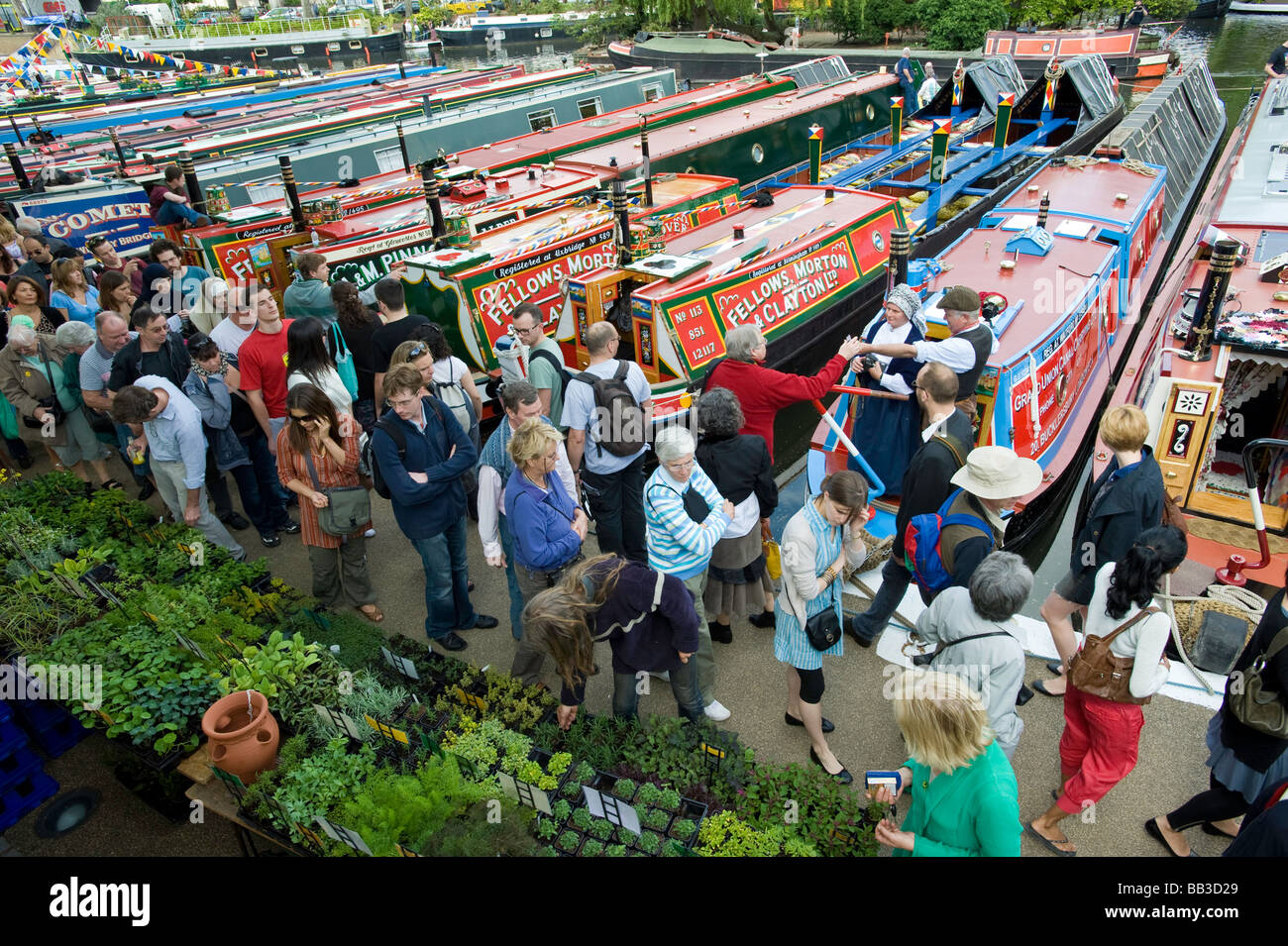 Sidewalk market stalls selling garden plants by Regents Canal in ...