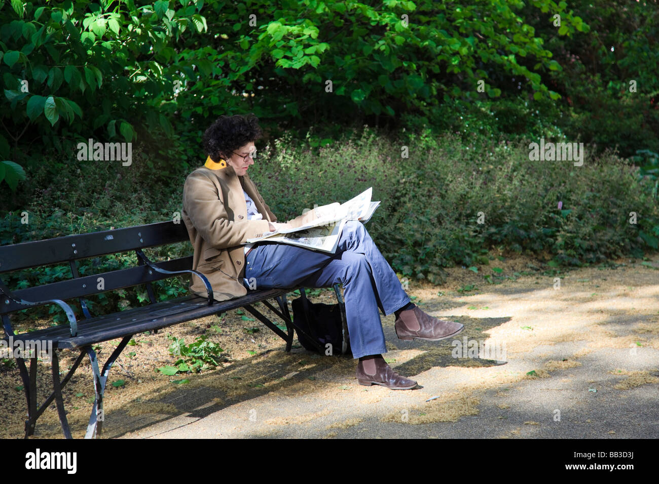 Russell square london bench hi-res stock photography and images - Alamy