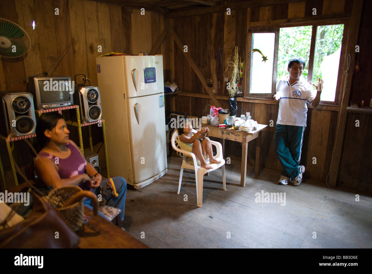 Shuar man hi-res stock photography and images - Alamy