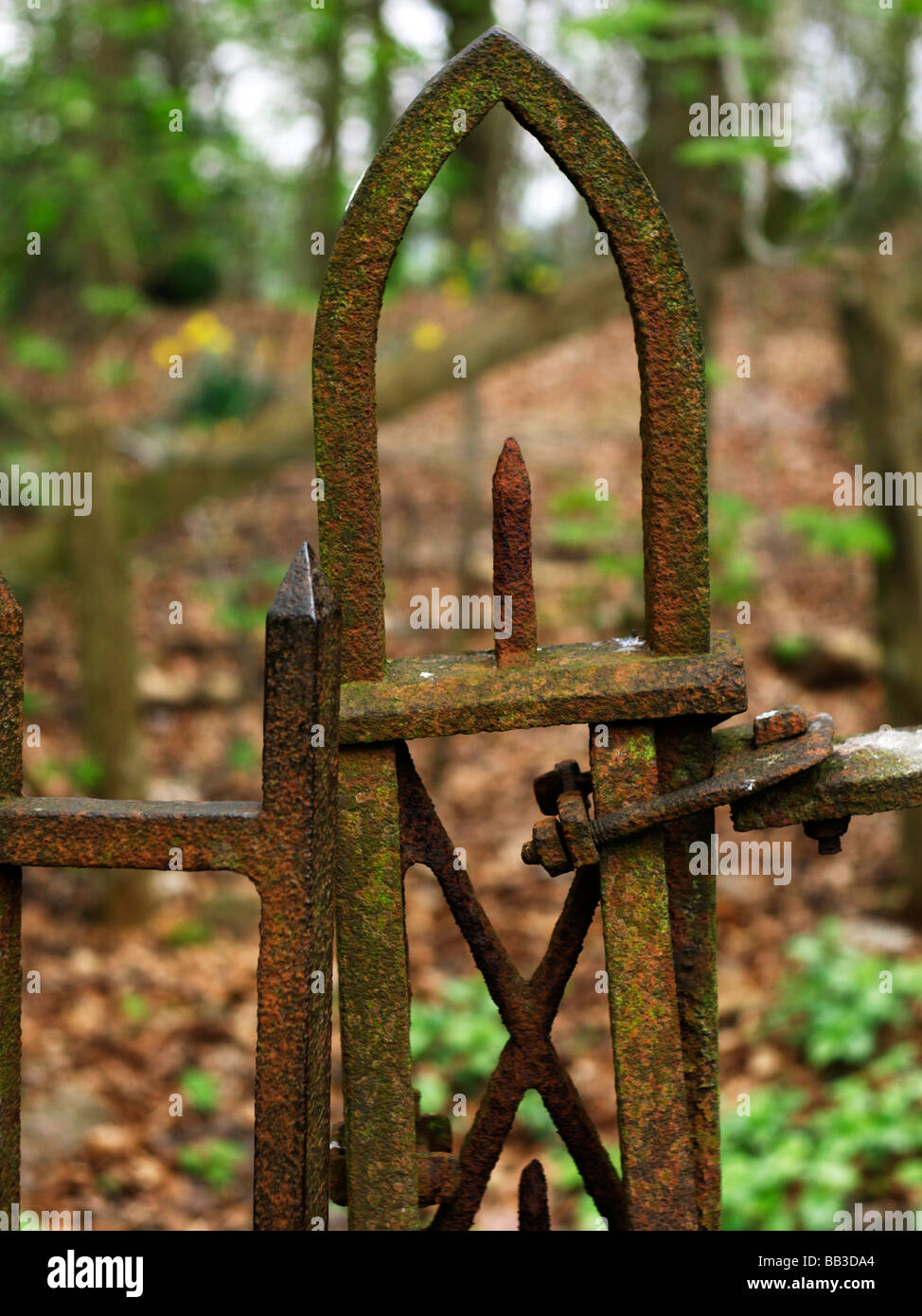 Wrought iron cemetery gates hi-res stock photography and images - Alamy