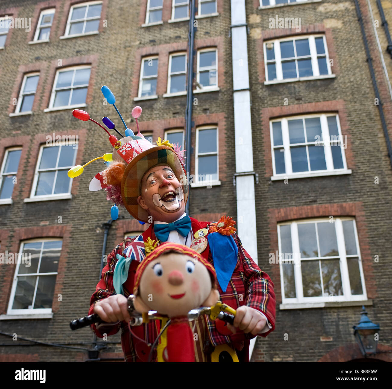Professor Crump in the grounds of St Pauls Church in Covent Garden in ...