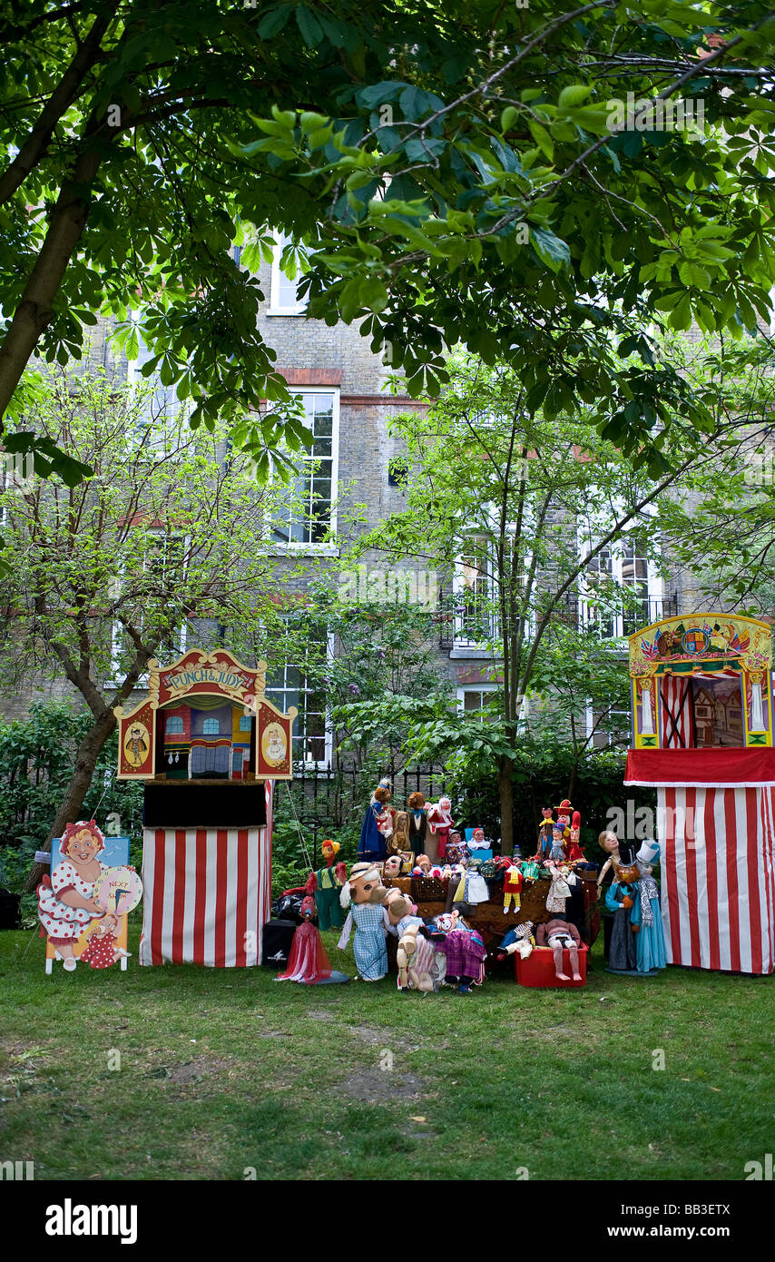 Punch judy puppets in grounds hi-res stock photography and images - Alamy