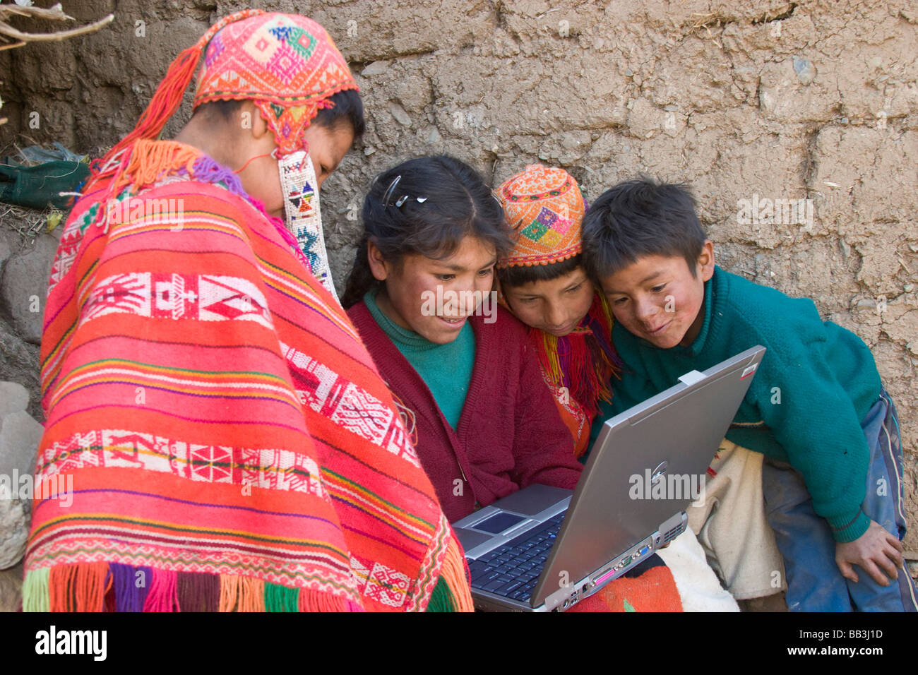 Peruvian children looking at laptop, Ollantayambo, Peru Stock Photo - Alamy