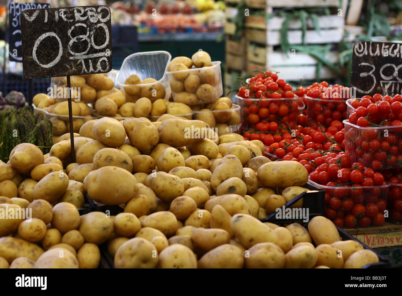 Potatoes in a market stall, Rome, Italy Stock Photo - Alamy